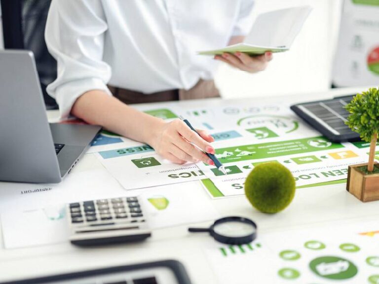 Octan etylu – właściwości, zastosowania i znaczenie w chemii organicznej